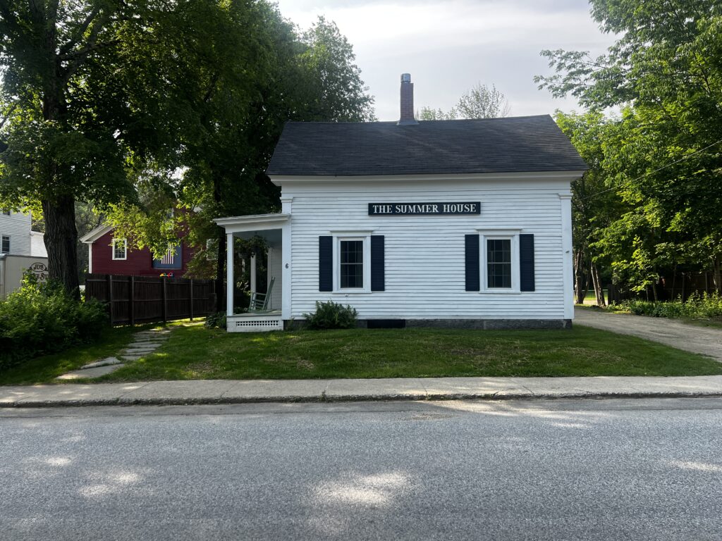 Tour The Summer House - The Cornish Inn